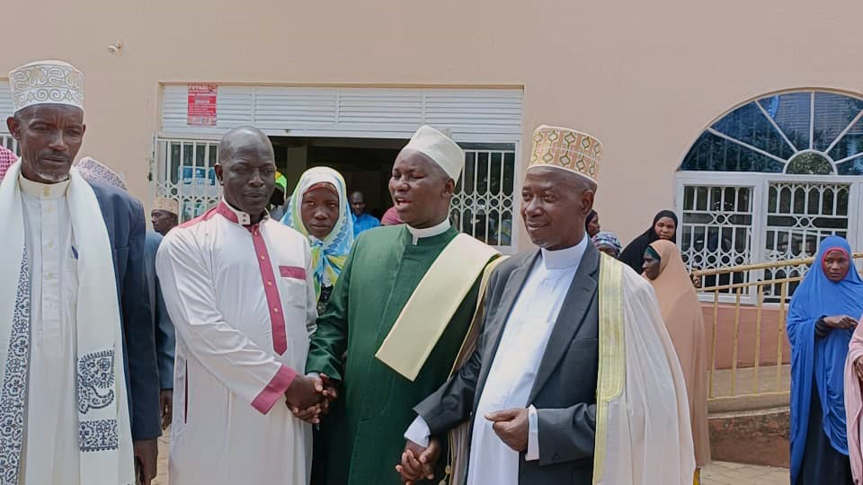 Excitement as Muslims welcome Sheikh Kiruuta at Masaka main mosque ...
